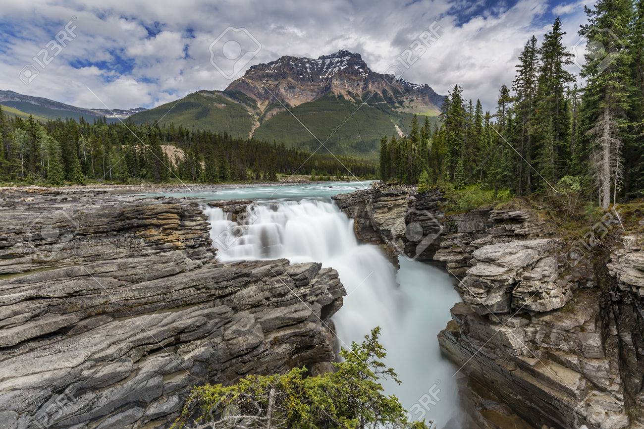 Les 10 plus belles cascades du Canada - Amo Travel - Agence de voyage ...